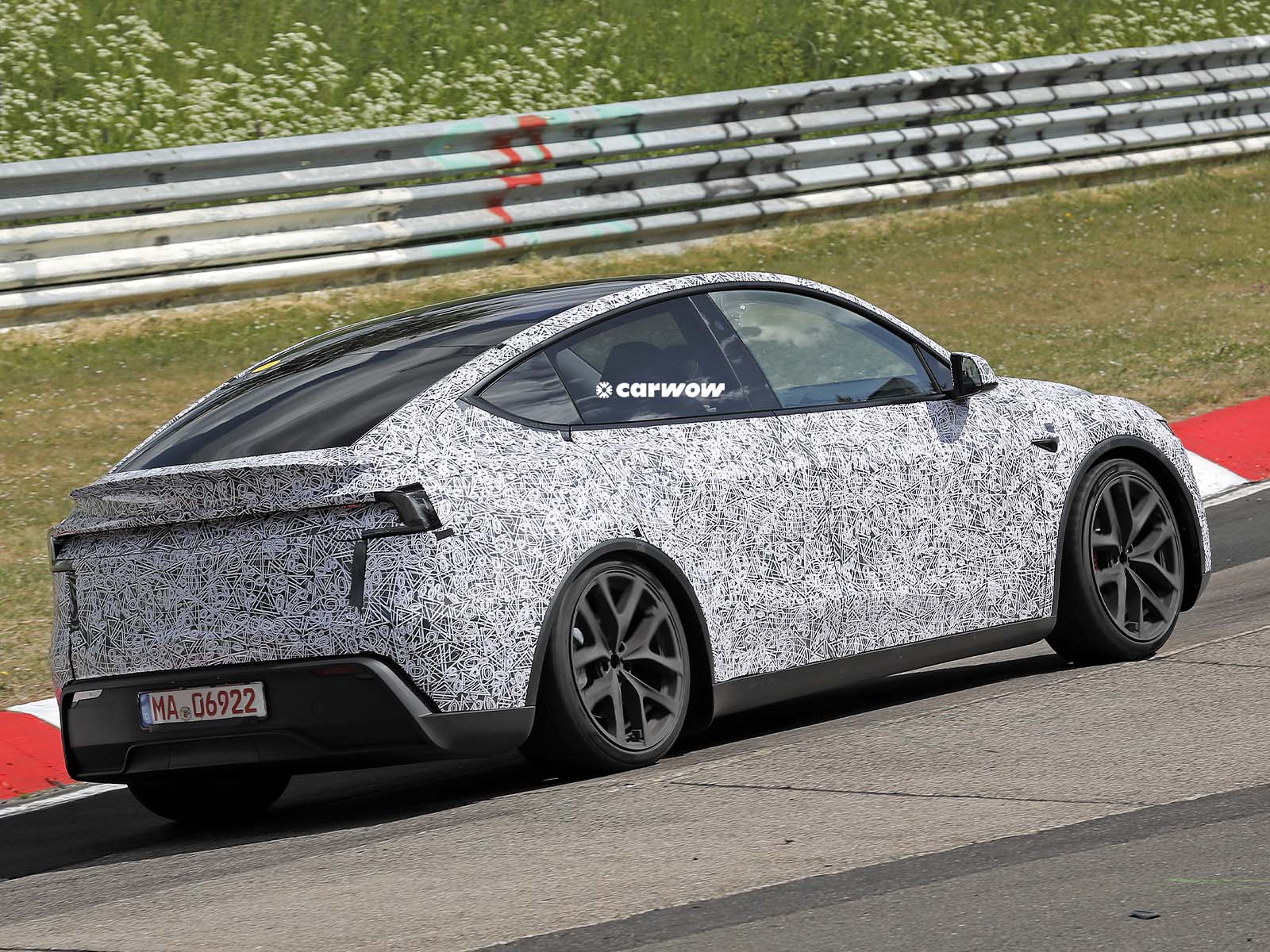 Tesla Model Y Performance - Neues Top-Modell fürs Facelift als Erlkönig ...