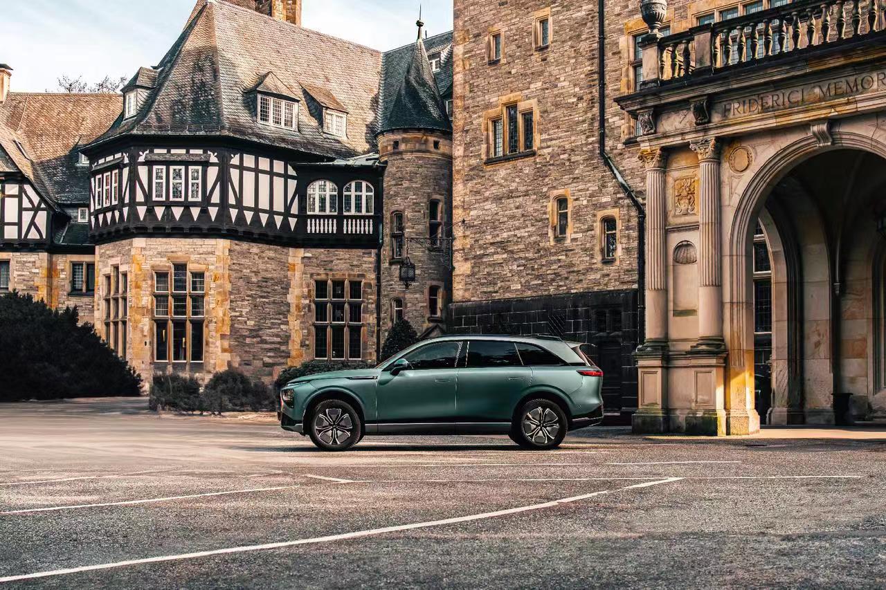 Farben des Lexus RZ: Bilder & Aufpreise | carwow.de